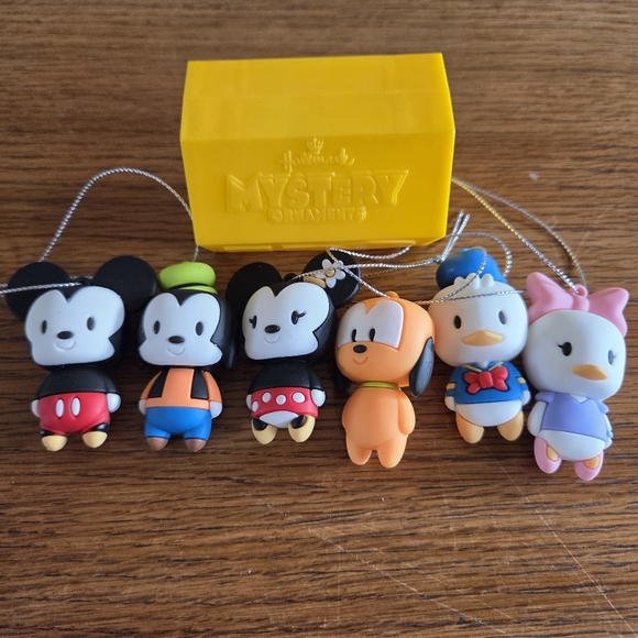 Disney | Holiday | Hallmark 6 Disney Vinyl Classic Character Mini ...
